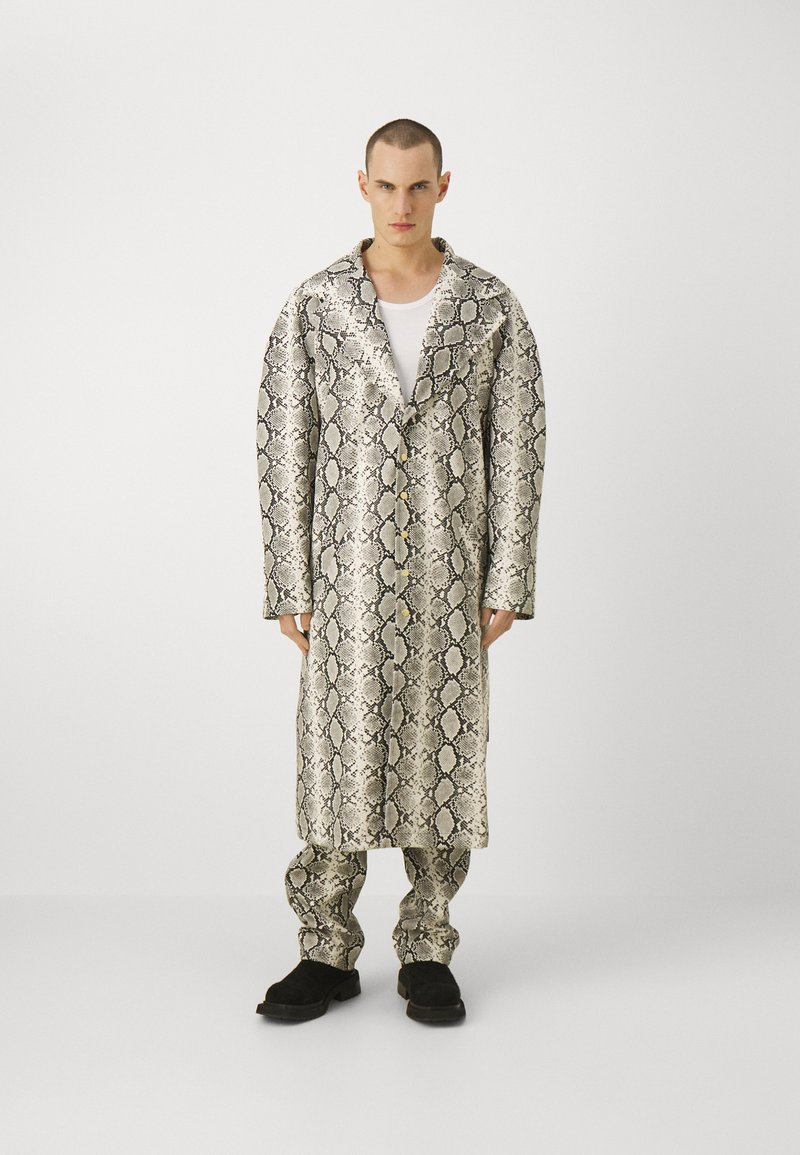 Nikolaj Storm CULLEN COAT UNISEX - Klassikaline mantel - white/valge ...