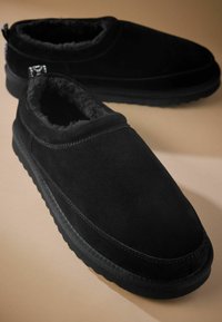 Next REGULAR FIT - SIGNATURE - Slippers - black - Zalando