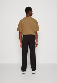 Weekday KEN TRACKPANTS UNISEX - Pantalon classique - black/noir ...