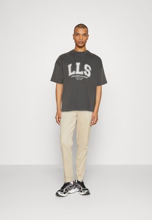 LOW LIGHTS STUDIOS® LIGHT TEE UNISEX - T-Shirt basic - grey/grau ...