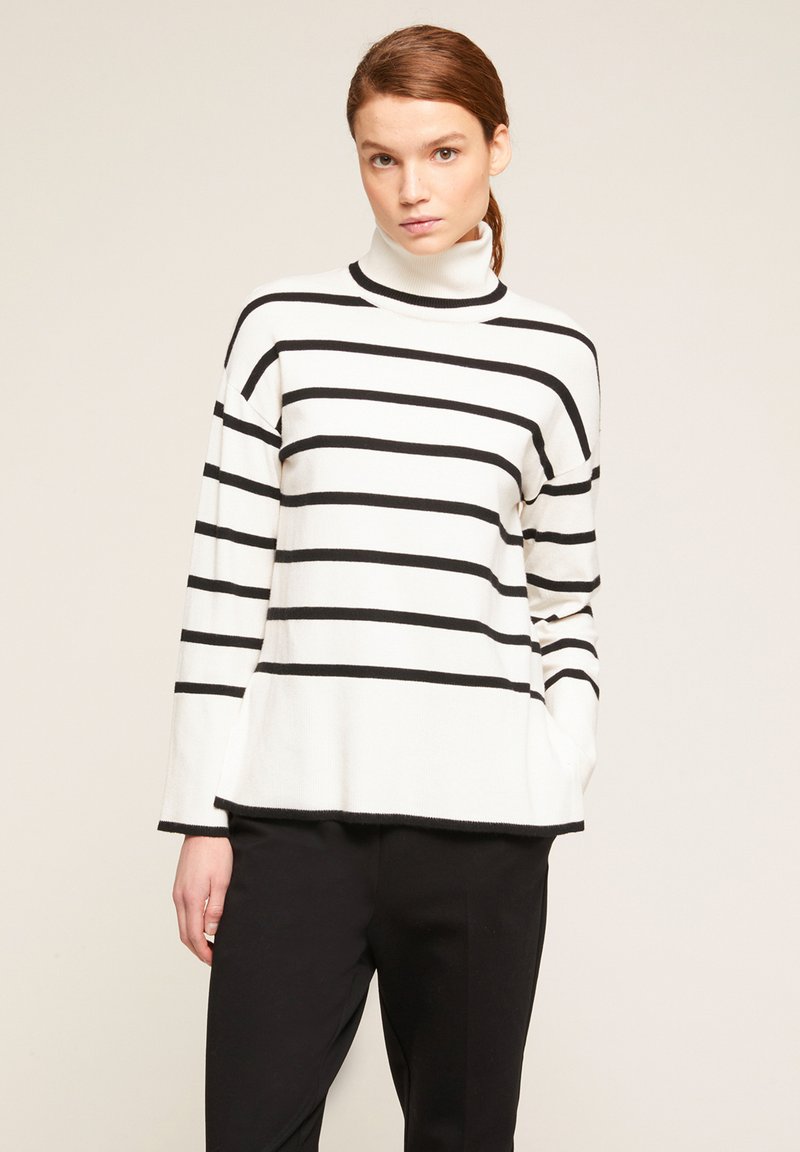 Motivi GESTREIFTER IM BOXY-SCHNITT - Jersey de punto - bianco/blanco ...