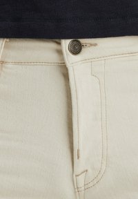 Cast Iron SHIFTBACK - Jeans Shorts - summer sand/beige - Zalando.ch