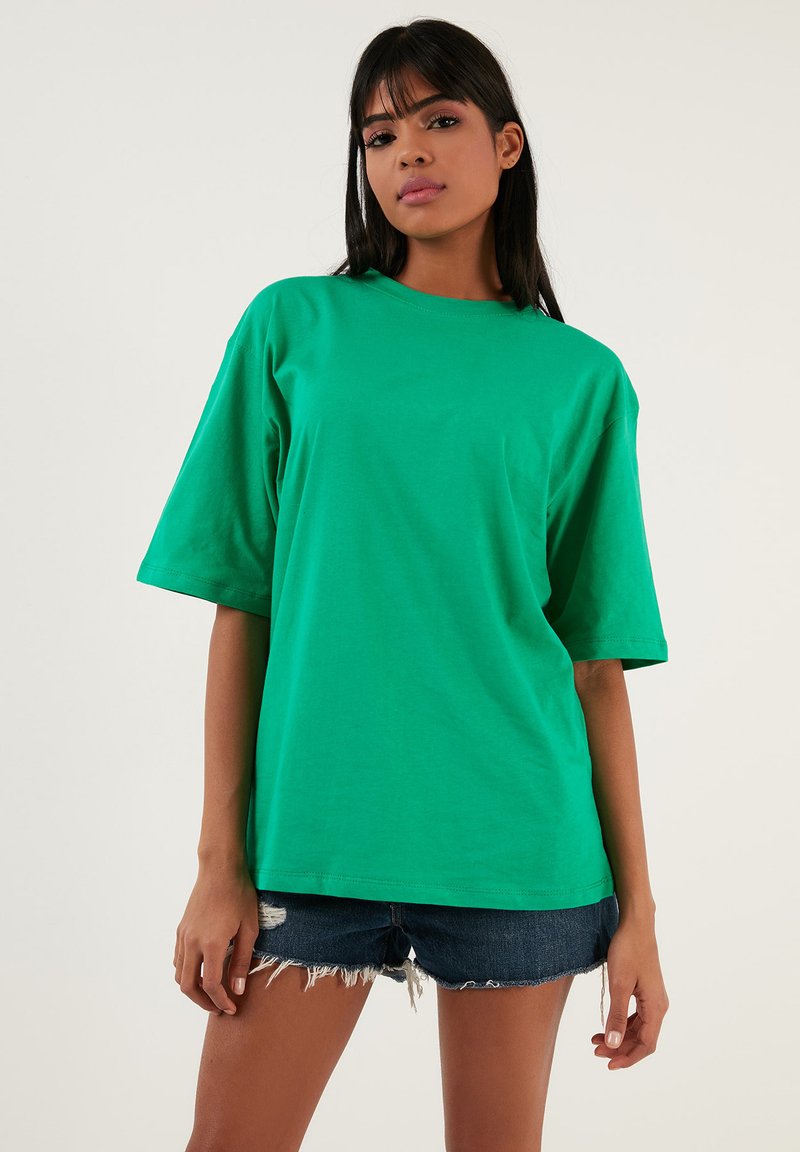 LELA LOOSE FIT - Basic T-shirt - benetton color/green - Zalando.ie