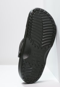 Crocs CLASSIC UNISEX - Badsandaler - schwarz/svart - Zalando.se