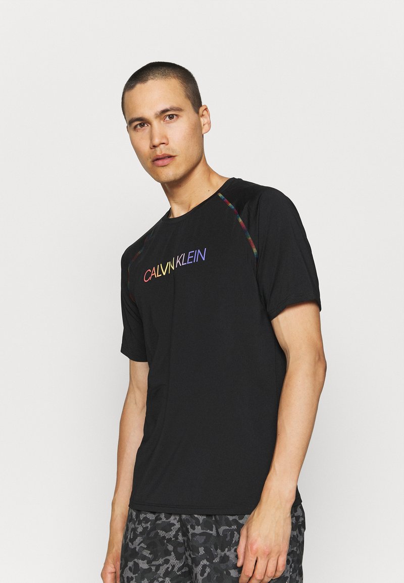 Calvin Klein Performance PRIDE - T-Shirt print - black/schwarz - Zalando.at