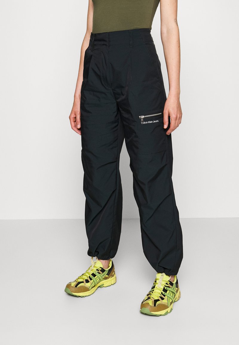 Calvin Klein Jeans TWO TONE PARACHUTE PANT - Trousers - black grey ...