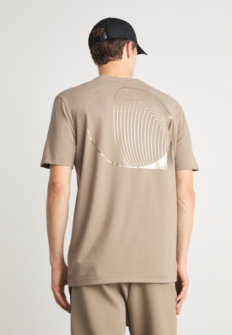 BOSS TEE 5 - Print T-shirt - beige/light green - Zalando.co.uk