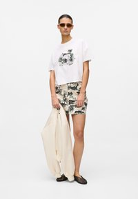 KARL LAGERFELD ALL-OVER-PRINT MINI - Miniszoknya - vacances de karl ...