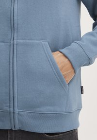 Blend BHDOWNTON ZIPTHROUGH - Felpa con zip - bluestone/blu - Zalando.it