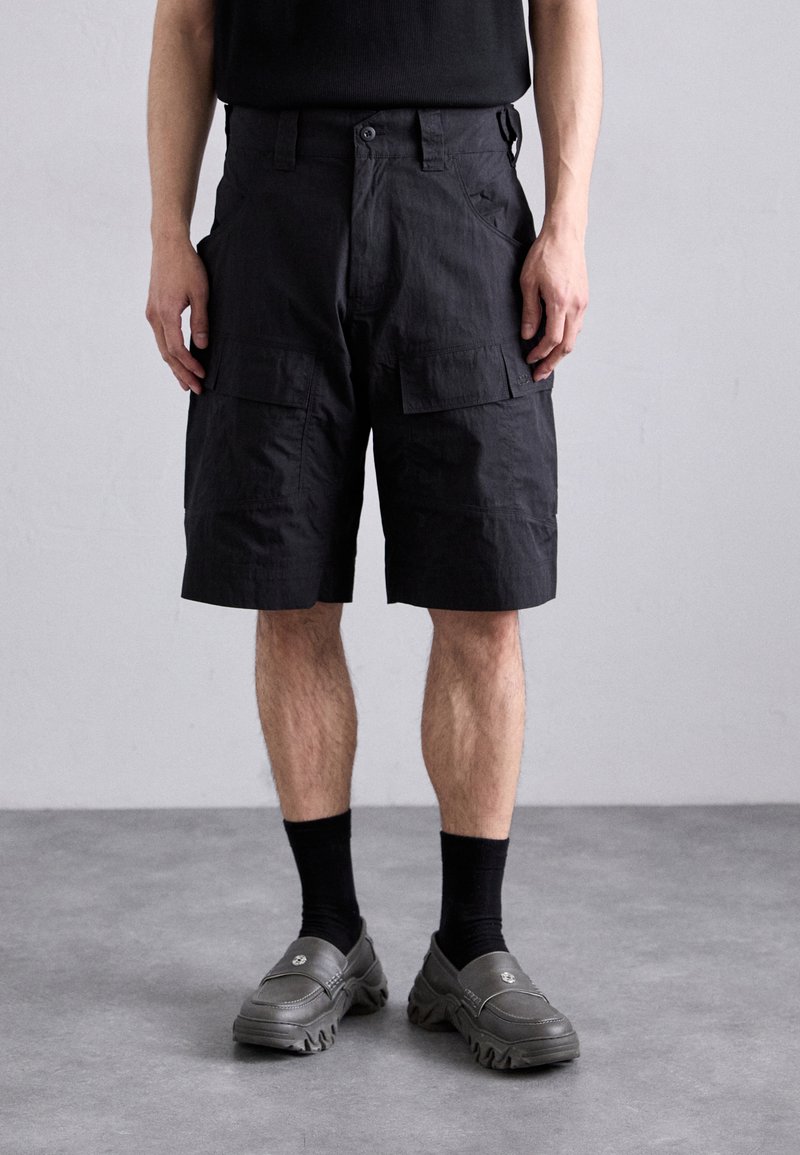 032c UTILITY SHORTS - Shorts - black - Zalando
