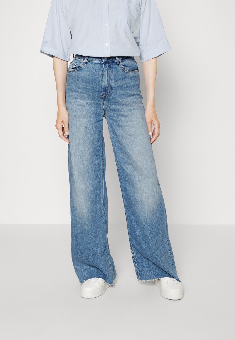 Tommy Hilfiger WIDE LEG - Relaxed fit jeans - light-blue denim - Zalando.ie