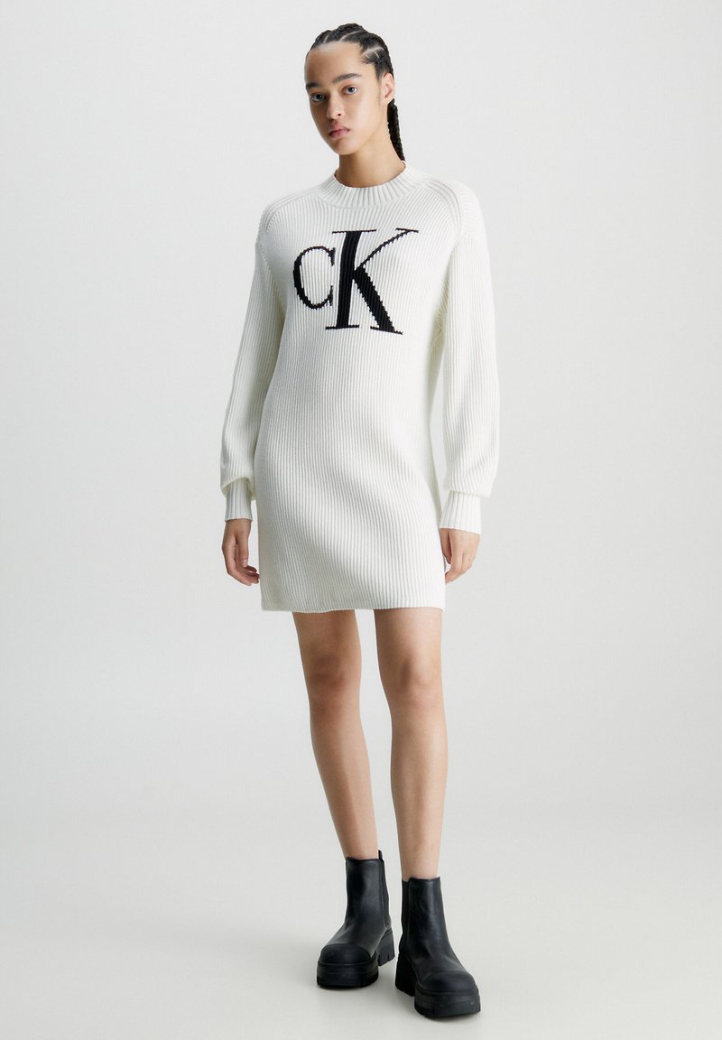 Calvin Klein Jeans CK INTARSIA - Vestido de punto - ivory/crema ...