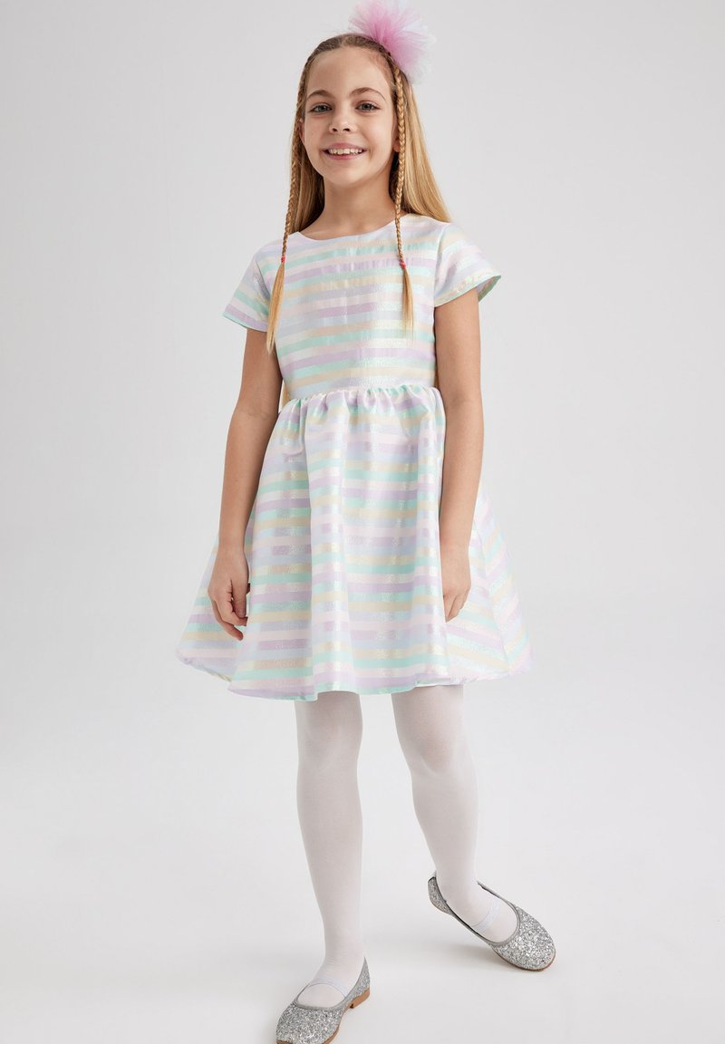 Defacto Regular Fit Freizeitkleid Pink Zalando De