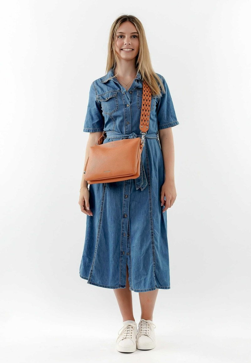 SURI FREY FREDDY - Schoudertas - papaya/oranje - Zalando.be