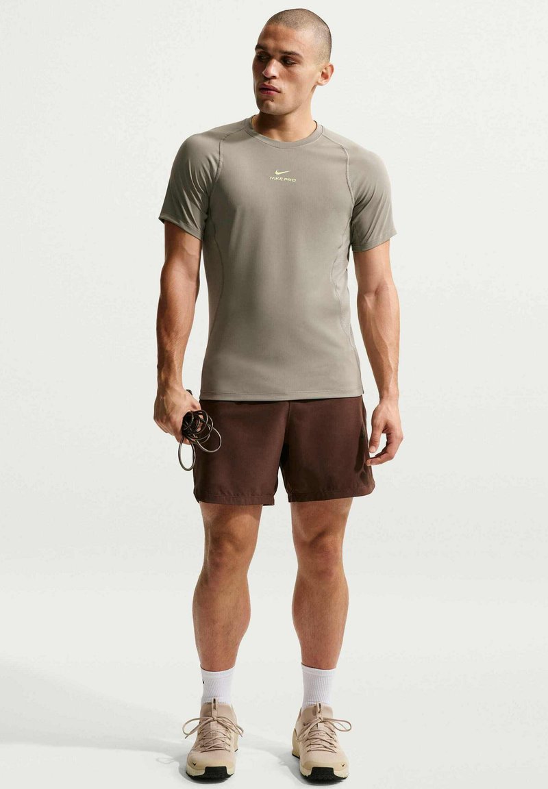 Nike Performance Sports T-shirt - light army light liquid lime/khaki ...