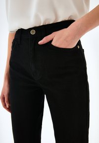 adL CROPPED - Straight leg jeans - black/zwart - Zalando.nl