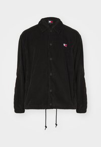 Tommy Jeans BADGE COACH OVERSHIRT UNISEX - Kevyt takki - black/musta ...