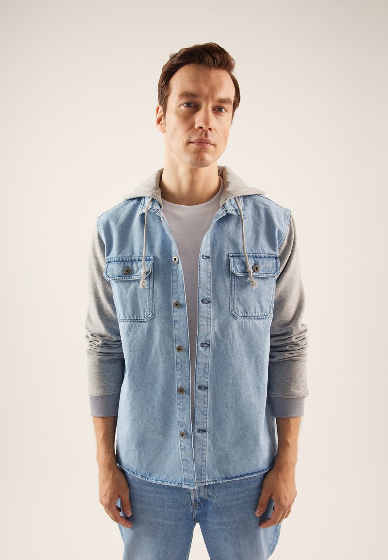 Pier One DENIM WITH HOOD - Shirt - blue/grey/blue - Zalando.co.uk