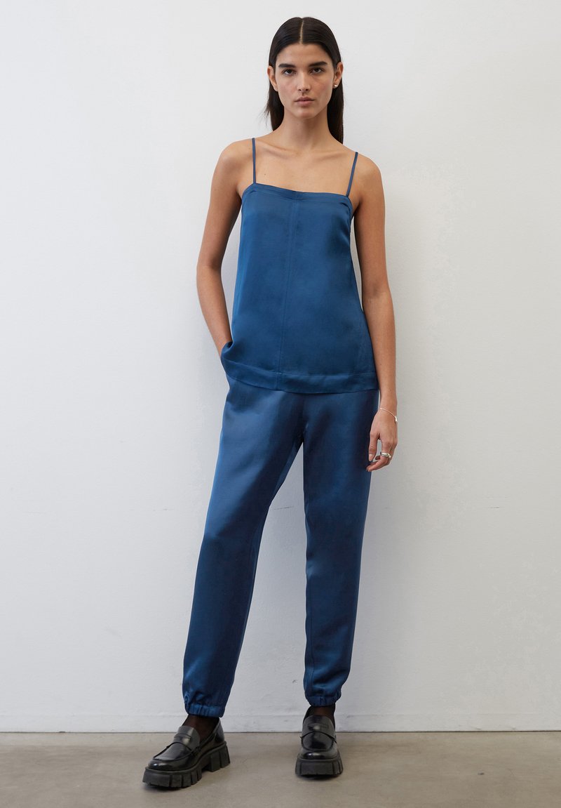 Marc O'Polo EDEL GLÄNZENDE - Tracksuit bottoms - glacier blue/blue ...