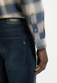 BOSS MAINE - Jeans Tapered Fit - dark blue nine/blu scuro - Zalando.it