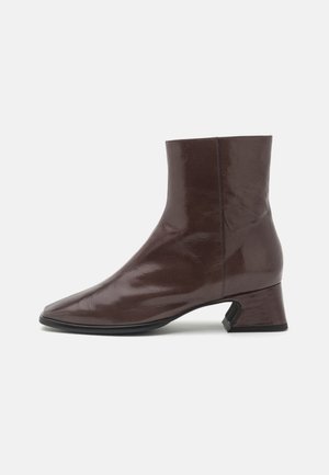 Eva Mañas Botines bajos - marron/marrón oscuro - Zalando.es