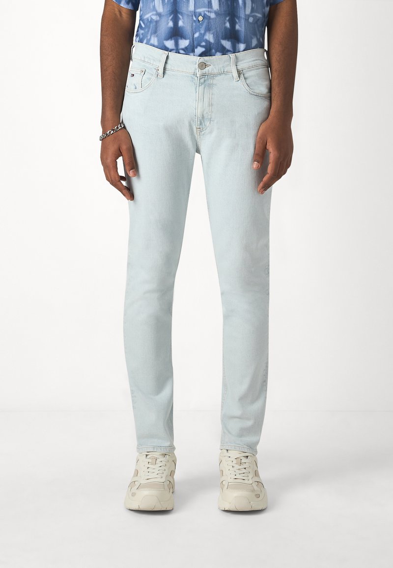 Tommy Jeans DAD - Jeans Tapered Fit - denim light/light-blue denim ...
