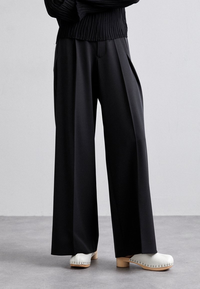 MM6 Maison Margiela PANTS - Trousers - black - Zalando.de