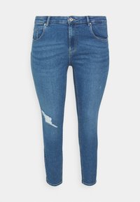 ONLY Carmakoma CARDAISY PUSH UP - Uske traperice - medium blue denim ...