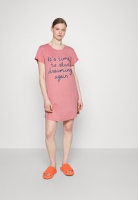 Triumph NIGHTDRESSES - Nachthemd - terracotta/lachs - Zalando.at