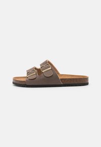 Rubi Shoes by Cotton On REX DOUBLE BUCKLE SLIDE - Chaussons - brown ...