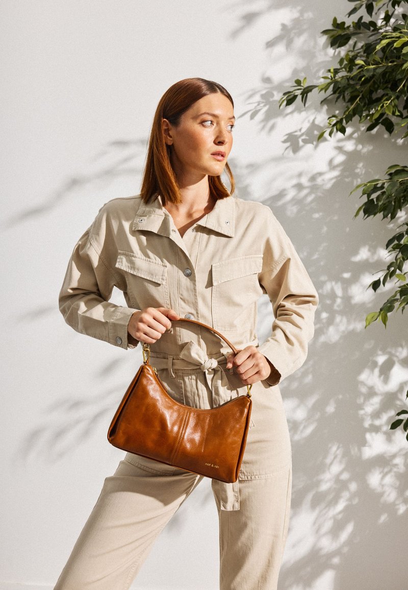 nat & nin REJINA - Håndtasker - camel - Zalando.dk