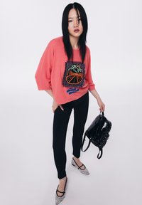 Twist RELAXED FIT TWEED PATCH ACCESSORY - Strickpullover - pink ...