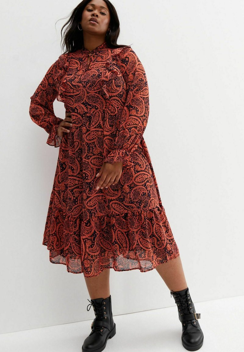 New Look Curves CURVES RUST - Freizeitkleid - brown pattern/braun ...
