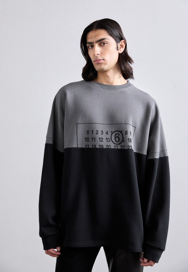 MM6 Maison Margiela Pusa - grey/black/must - Zalando.ee