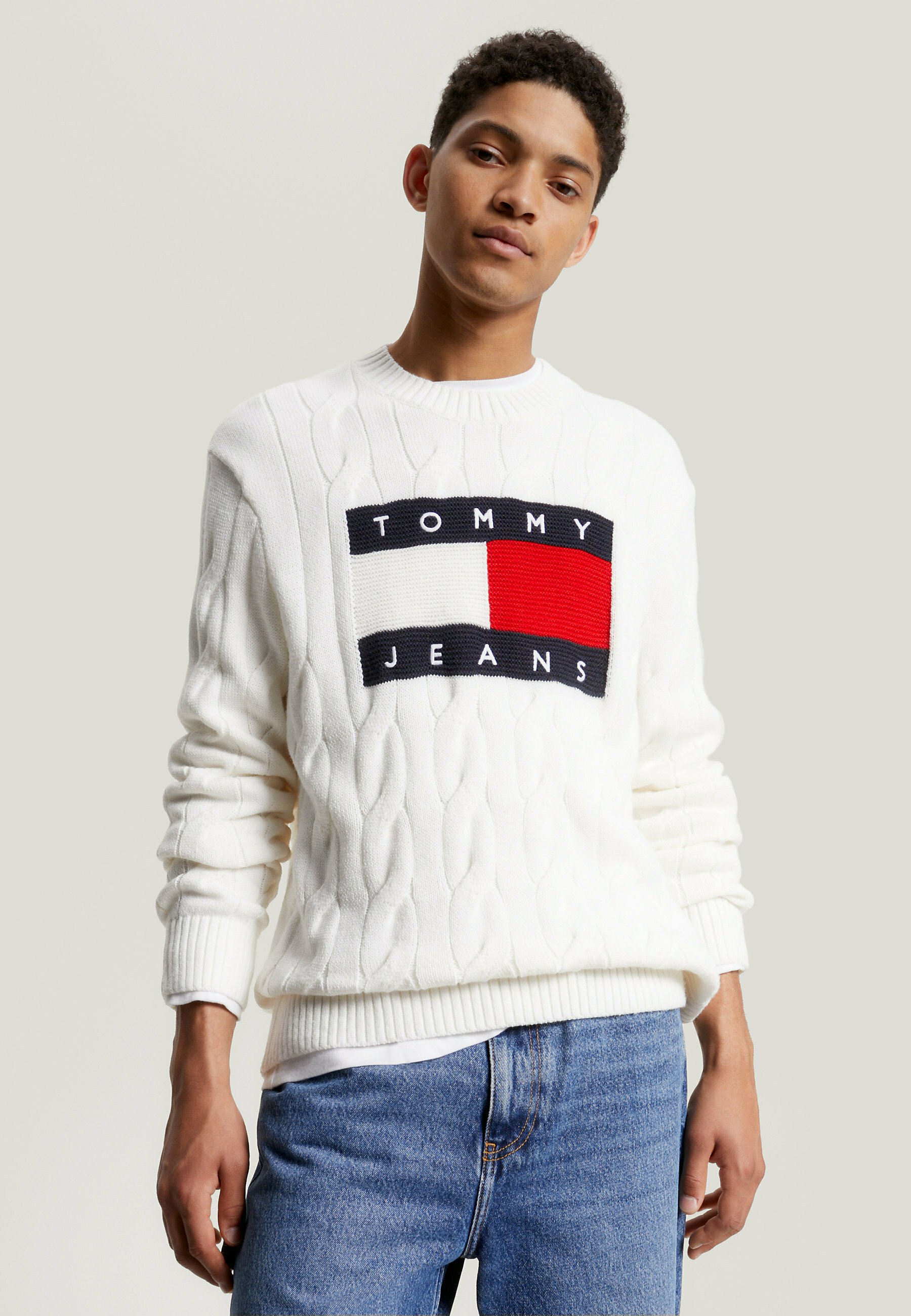 Tommy Jeans ESSENTIAL CABLE FLAG BADGE Strickpullover ancient white weiB Zalando
