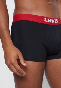 Levi's® MEN SOLID BASIC TRUNK 2 PACK - Onderbroeken - black/red/grijs - Zalando.nl