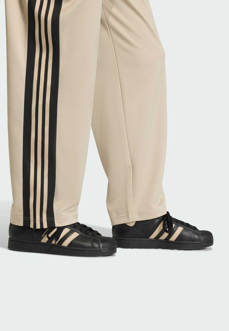 adidas Originals Pantalon de survêtement - stone khaki/stone - ZALANDO.FR