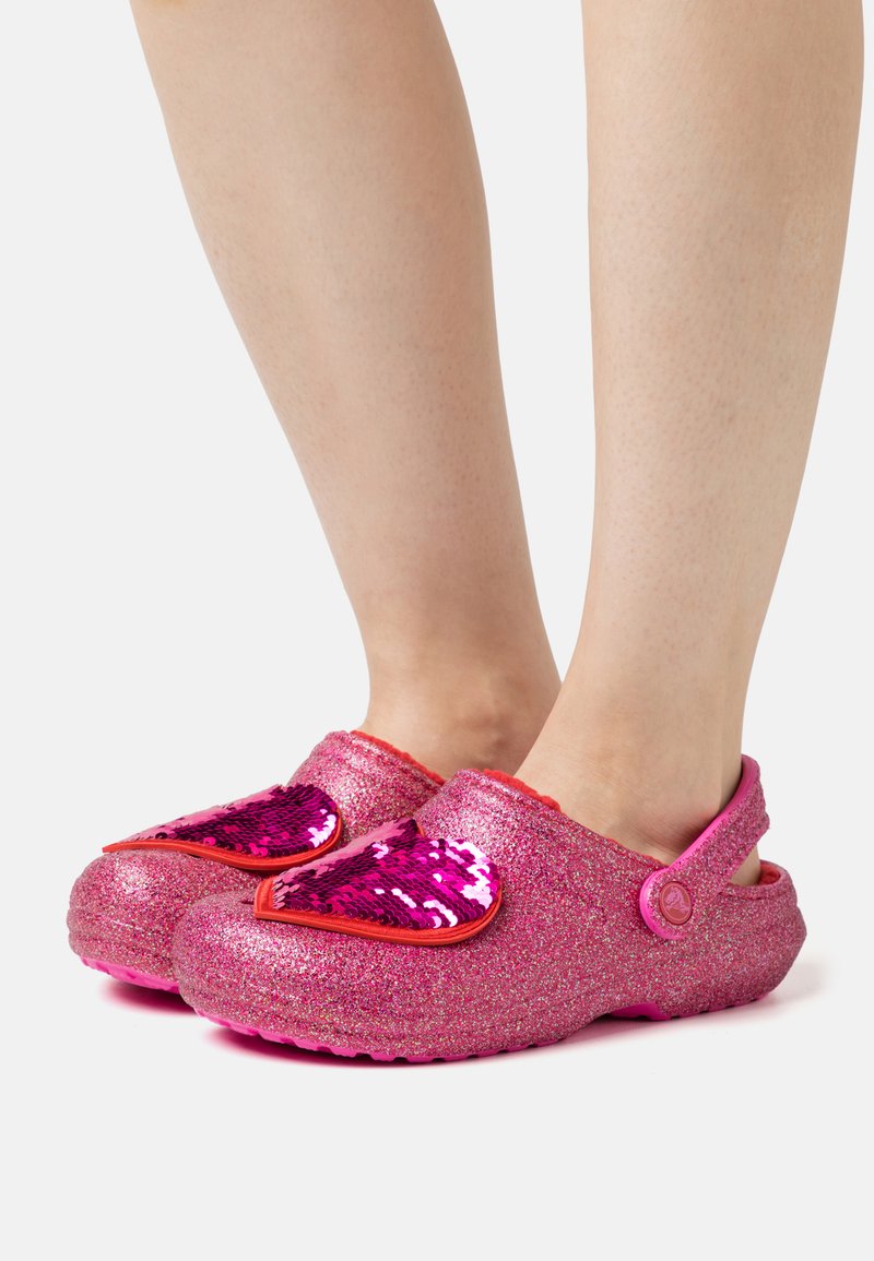 Crocs CLASSIC VALENTINES DAY - Clogs - pepper/rosa - Zalando.at