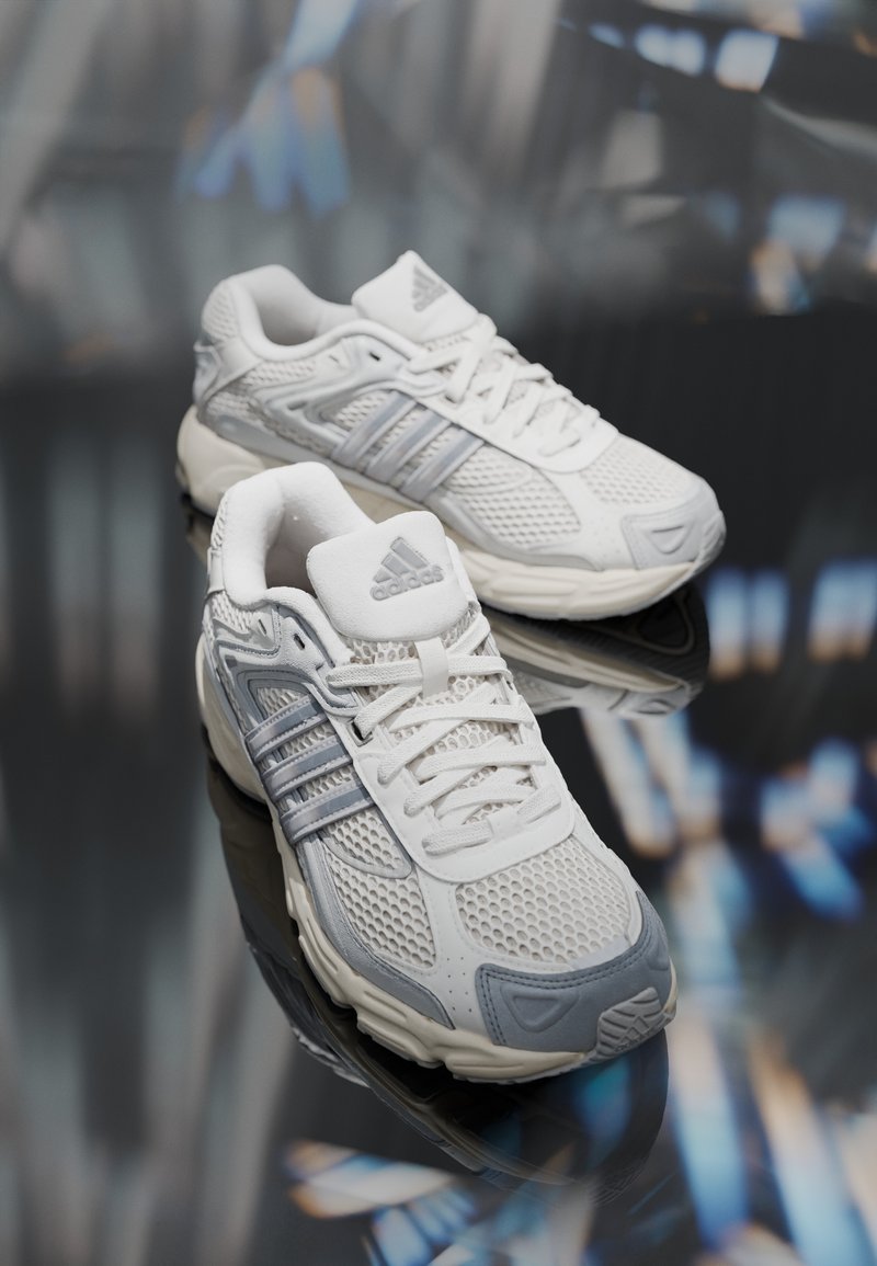 adidas Originals RESPONSE CL UNISEX - Tossud - silver metallic/core ...