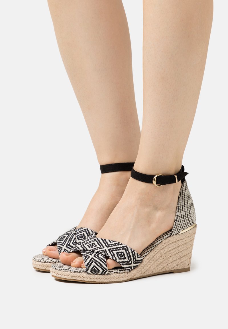Tamaris Sandály Na Klínu Black černá Zalando Cz