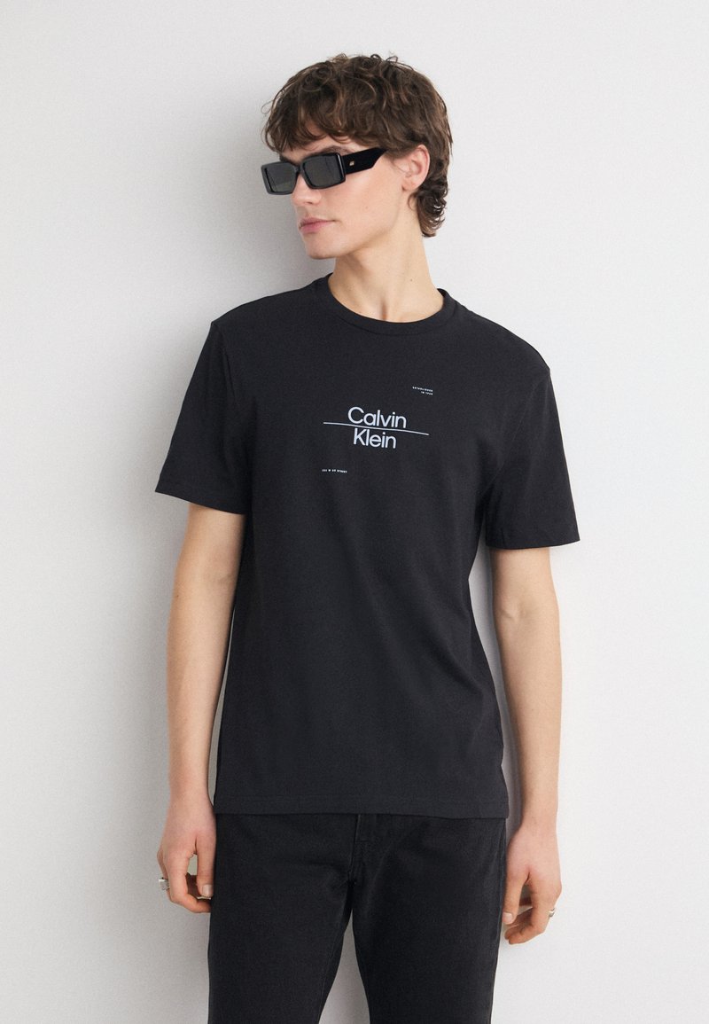 Calvin Klein OPTIC LINE LOGO - Print T-shirt - black - Zalando.co.uk