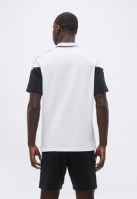 adidas Performance LIVERPOOL FC 26/27 TIRO - Squadra - dash grey/avorio ...
