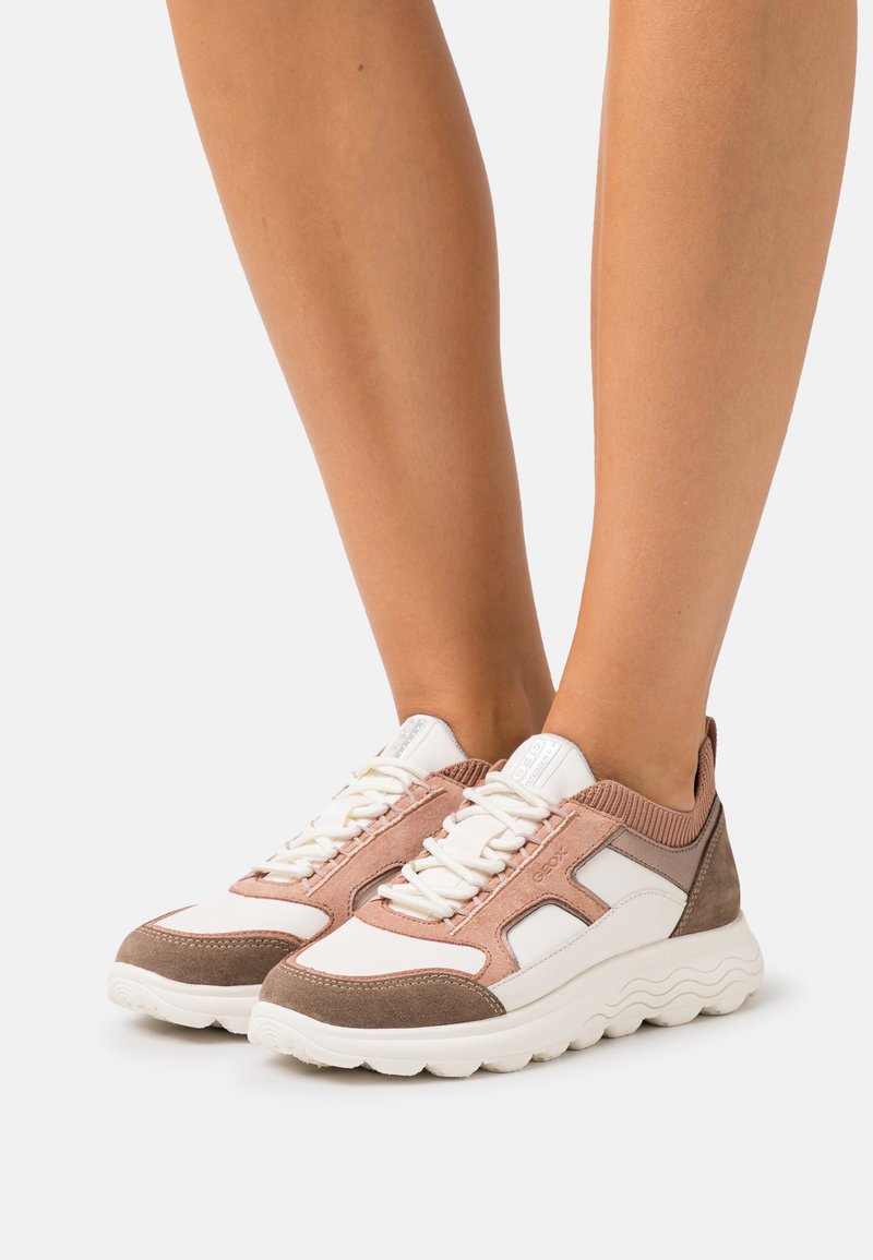 Geox SPHERICA - Trainers - offwhite/dark rose/beige - Zalando.de