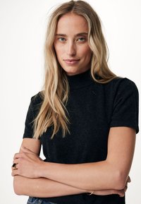 Mexx SS LAURA BASIC TURTLE NECK - Camiseta básica - black/negro ...