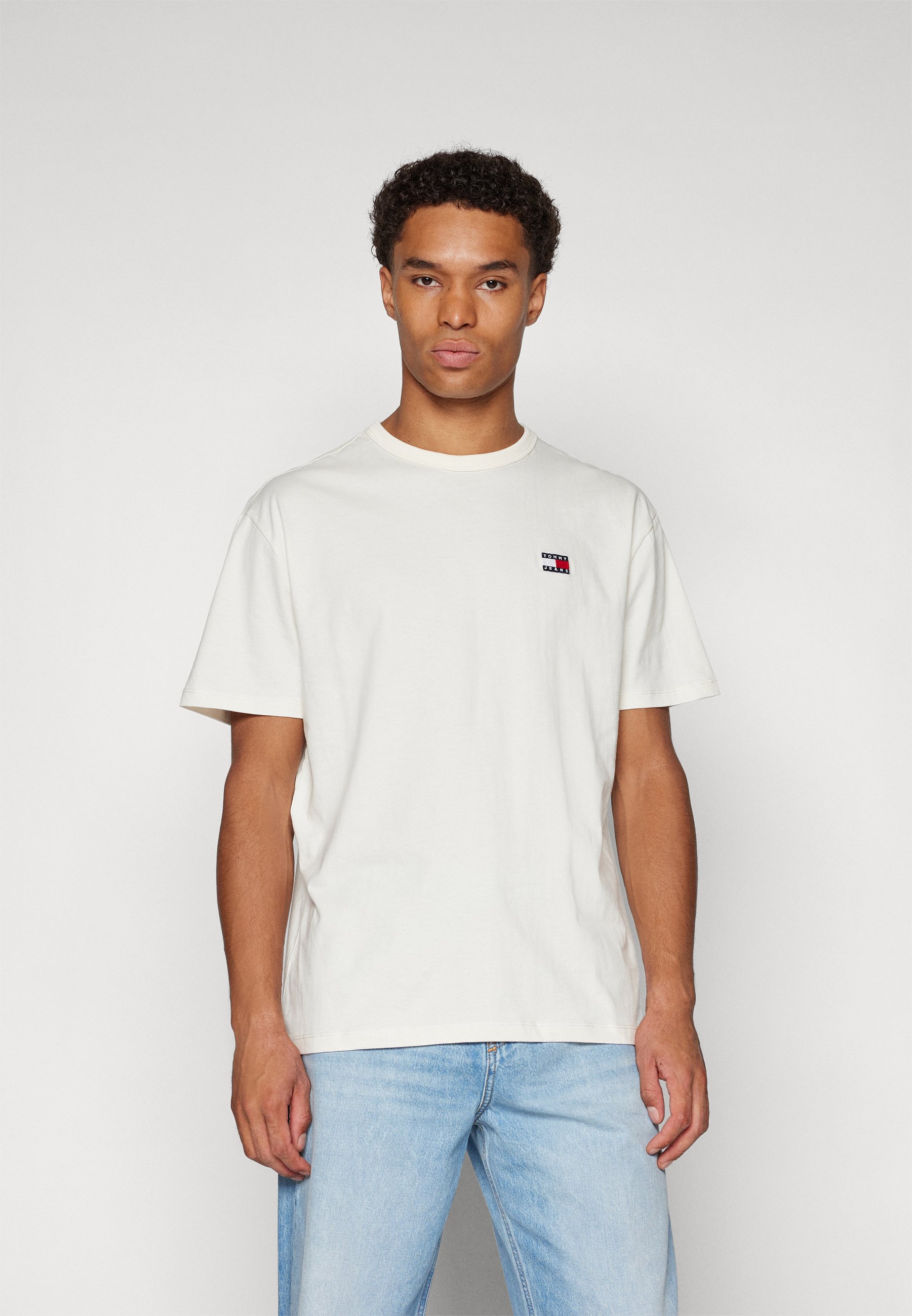 Tommy Jeans BADGE TEE UNISEX T Shirt basic ancient white weiB Zalando