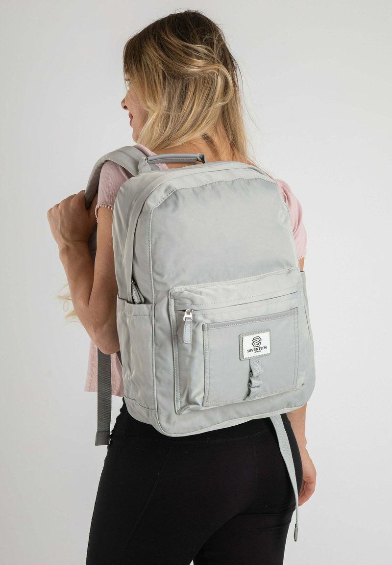 SEVENTEEN LONDON KNIGHTSBRIDGE BACKPACK - Backpack - light grey - Zalando.co.uk