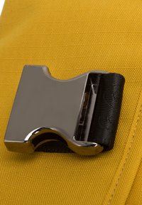 CONSIGNED VANCE - Sac à dos - mustard/moutarde - ZALANDO.FR