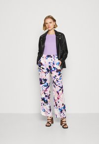 Selected Femme Stoffhose - moonlite mauve/mehrfarbig - Zalando.de