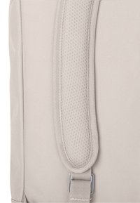 Johnny Urban ROBIN MEDIUM - ROLL TOP BACKPACK - Ryggsäck - sand ...