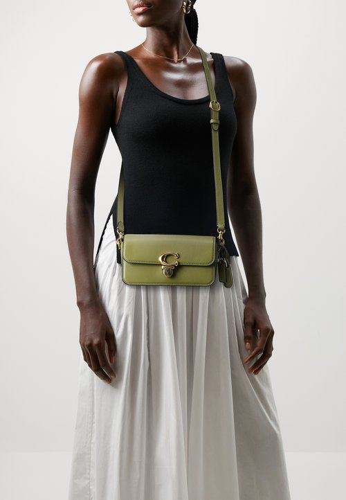 Coach LUXE REFINED BANDIT SHOULDER - Umhängetasche - denim/dark-blue ...